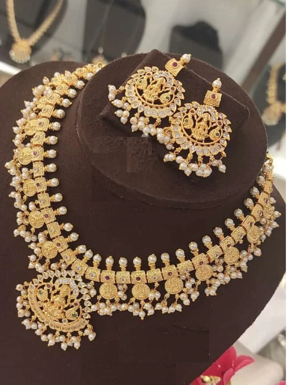 Beautiful Pearl And Stone Necklace Set (A) : The Morani Fashion